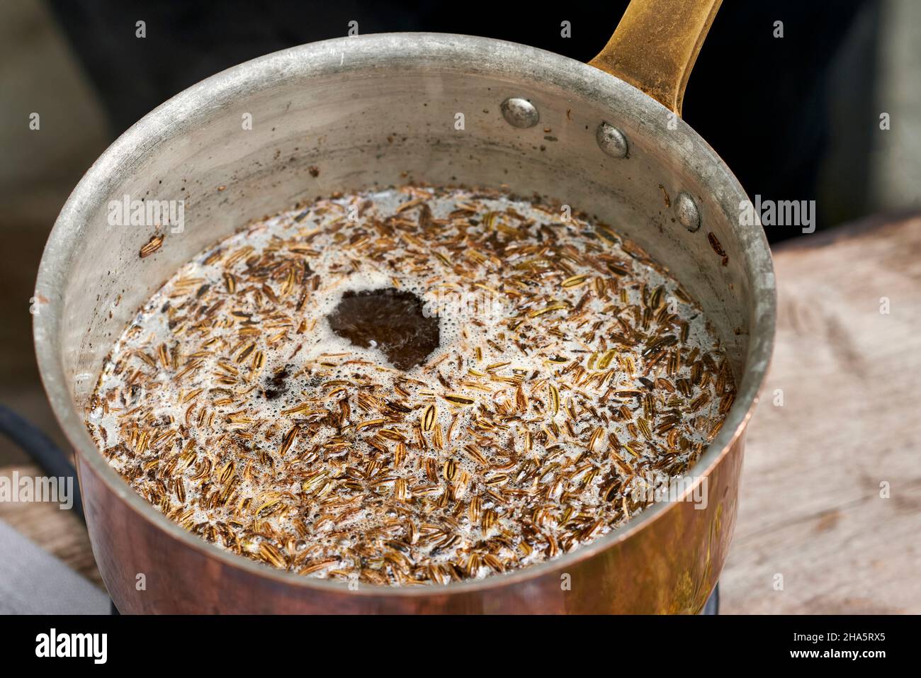 working steps with fennel and fennel seeds for the preparation of ...