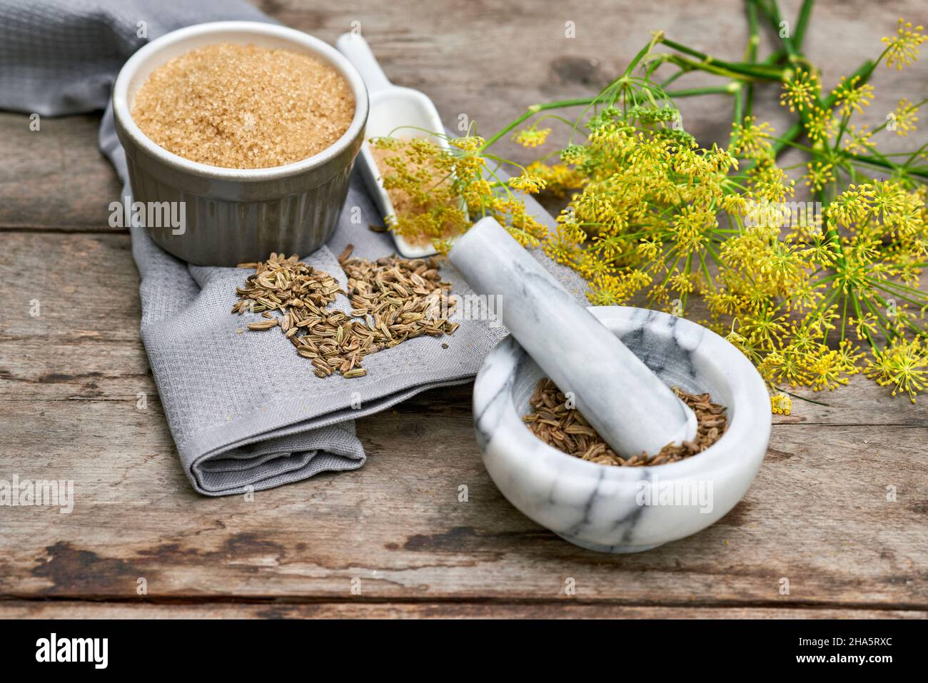 working steps with fennel and fennel seeds for the preparation of ...