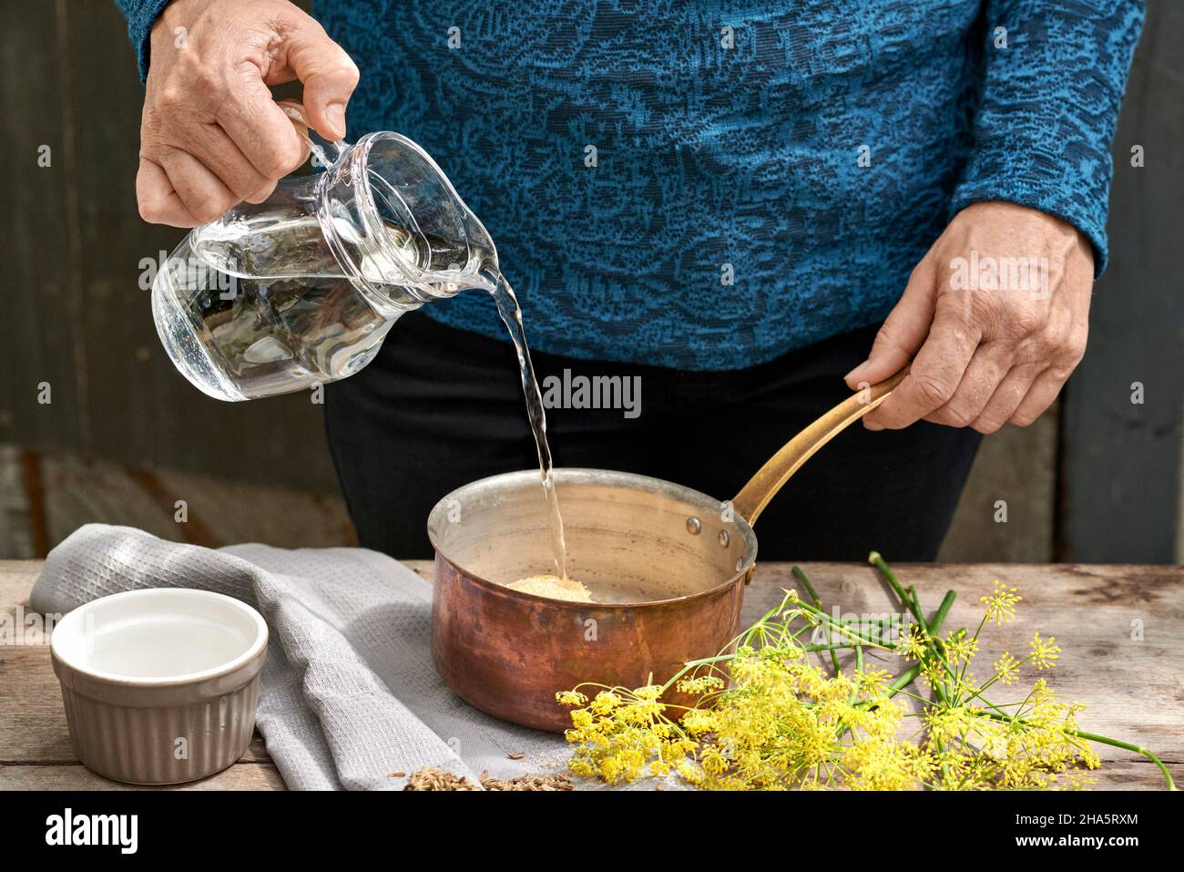 working steps with fennel and fennel seeds for the preparation of ...