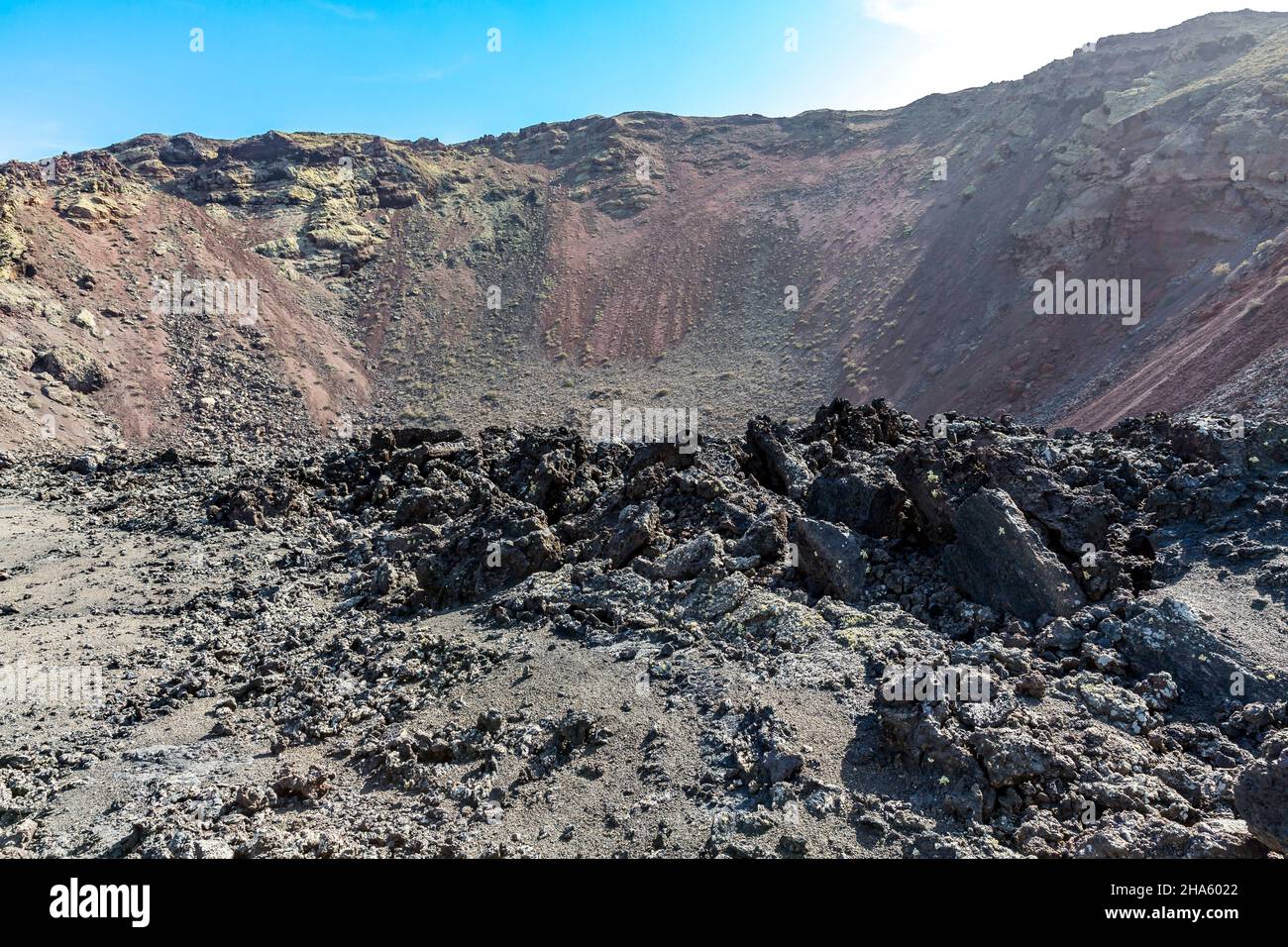 volcano crater,timanfaya national park,parque nacional de timanfaya ...