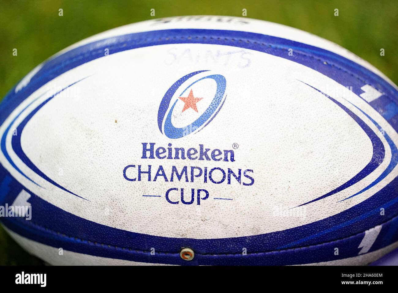 Cinch a ball hi-res stock photography and images - Alamy