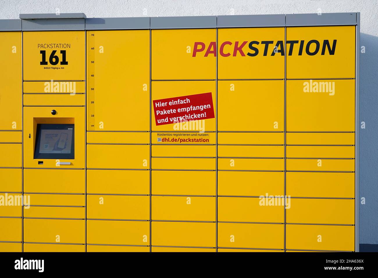Dhl box hi-res stock photography and images - Alamy