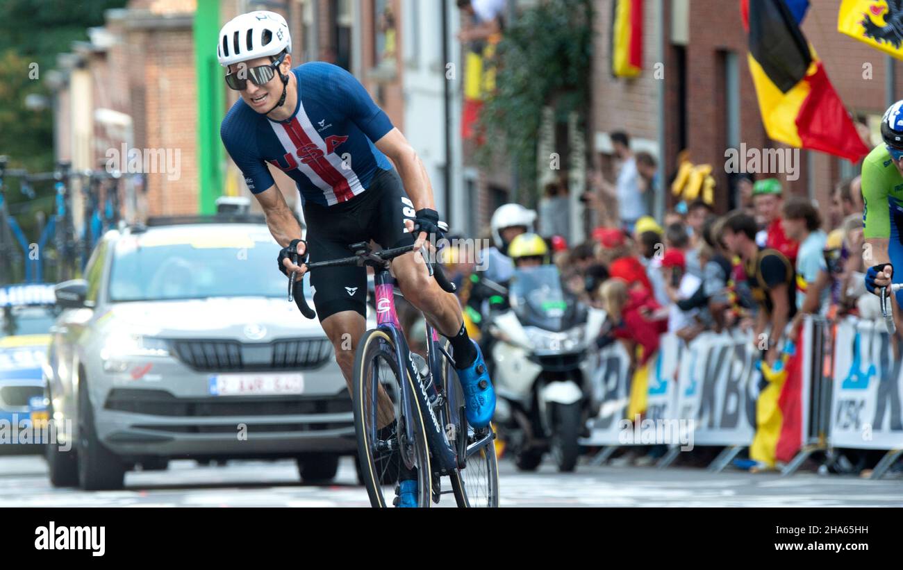Nielson Powless of the United States in the leading break during the ...