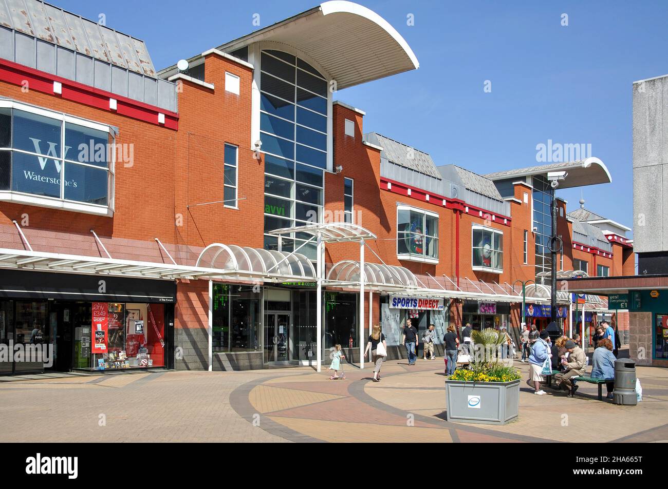 Pedestrianised entrance exterior shops shopping retailers centre hi-res ...