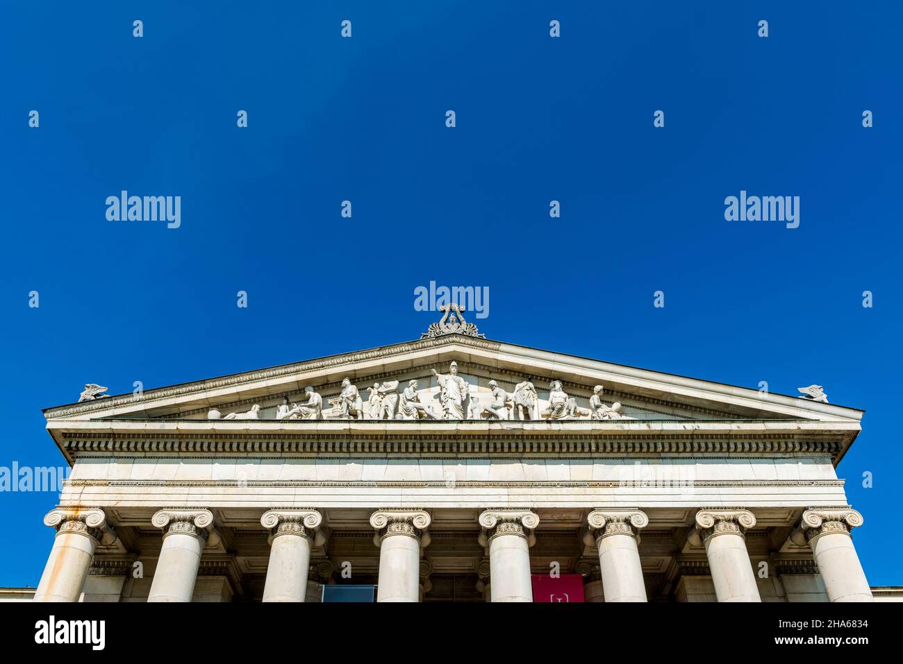 the glyptothek on königsplatz in munich with fully plastic figures ...