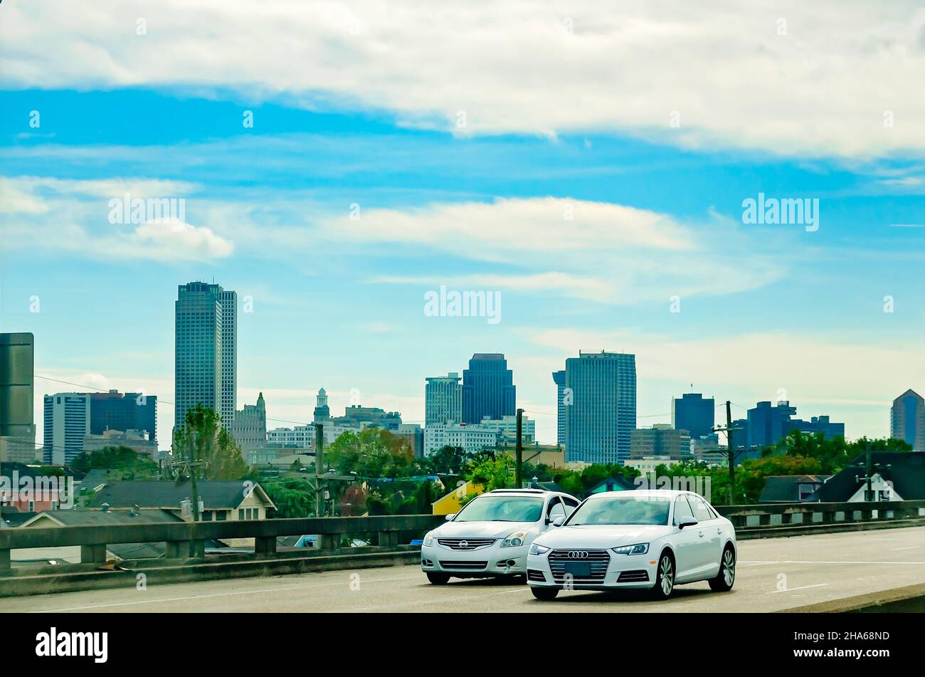 Cars driving in new orleans hi-res stock photography and images - Alamy