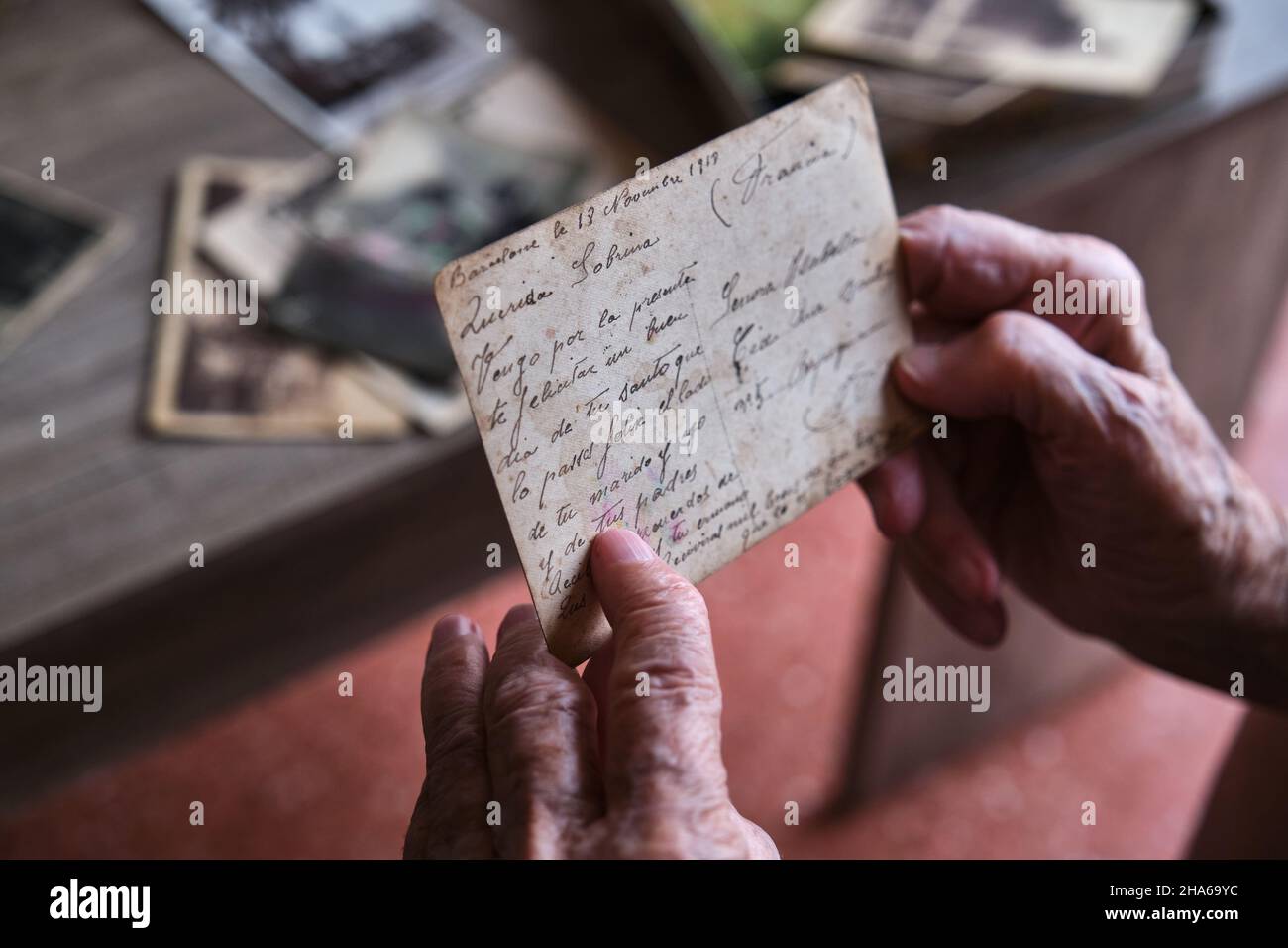Elderly woman hands letters hi-res stock photography and images - Alamy