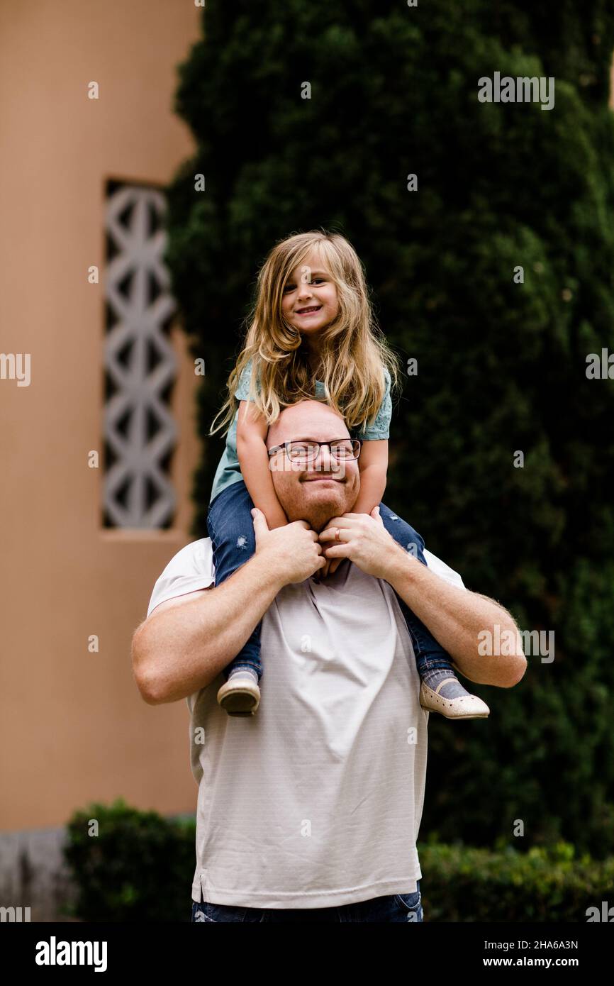 Daughter on dads shoulders hi-res stock photography and images - Alamy
