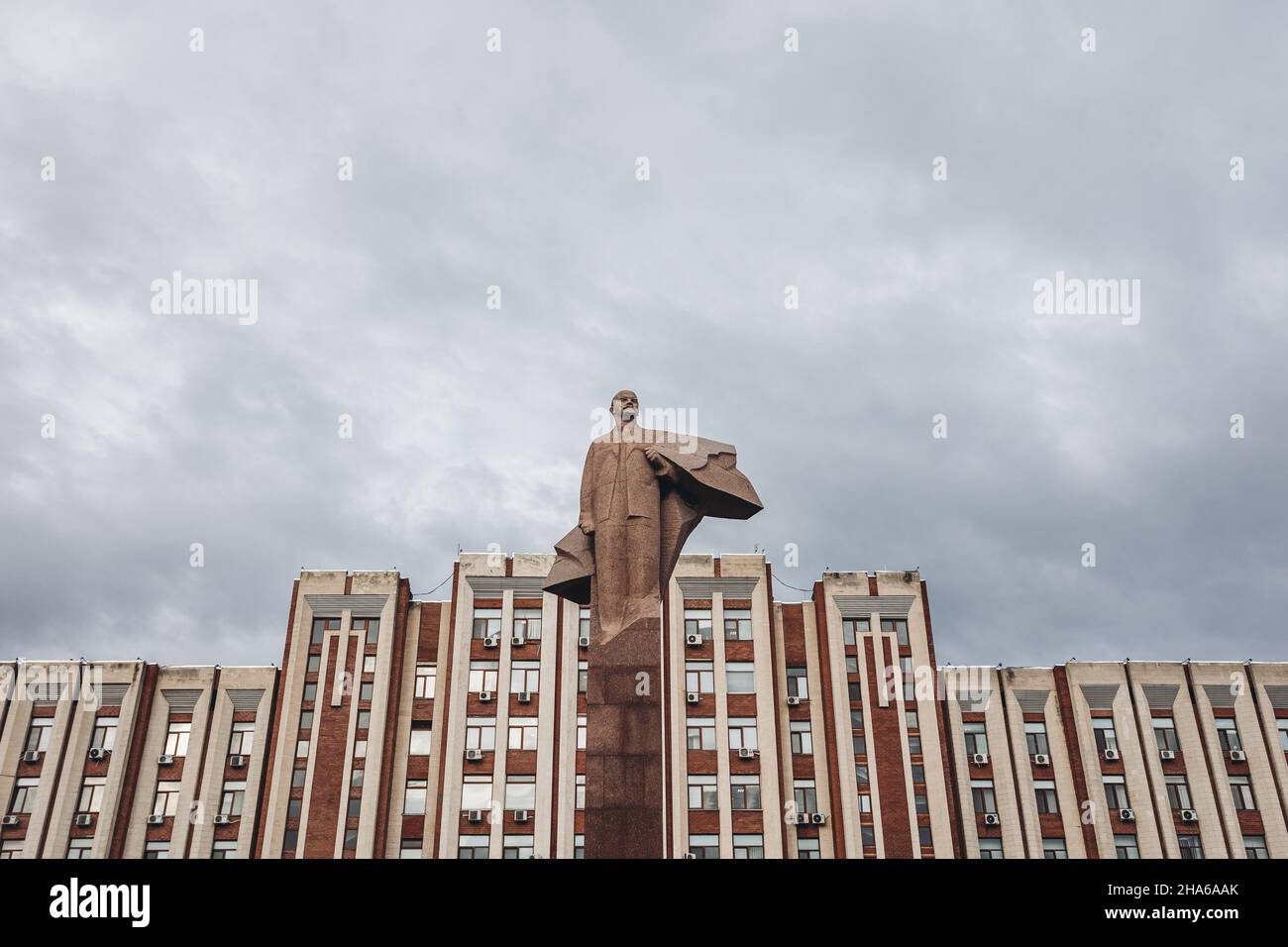 Statue of Vladimir Lenin seen in front of Presidential Palace in ...