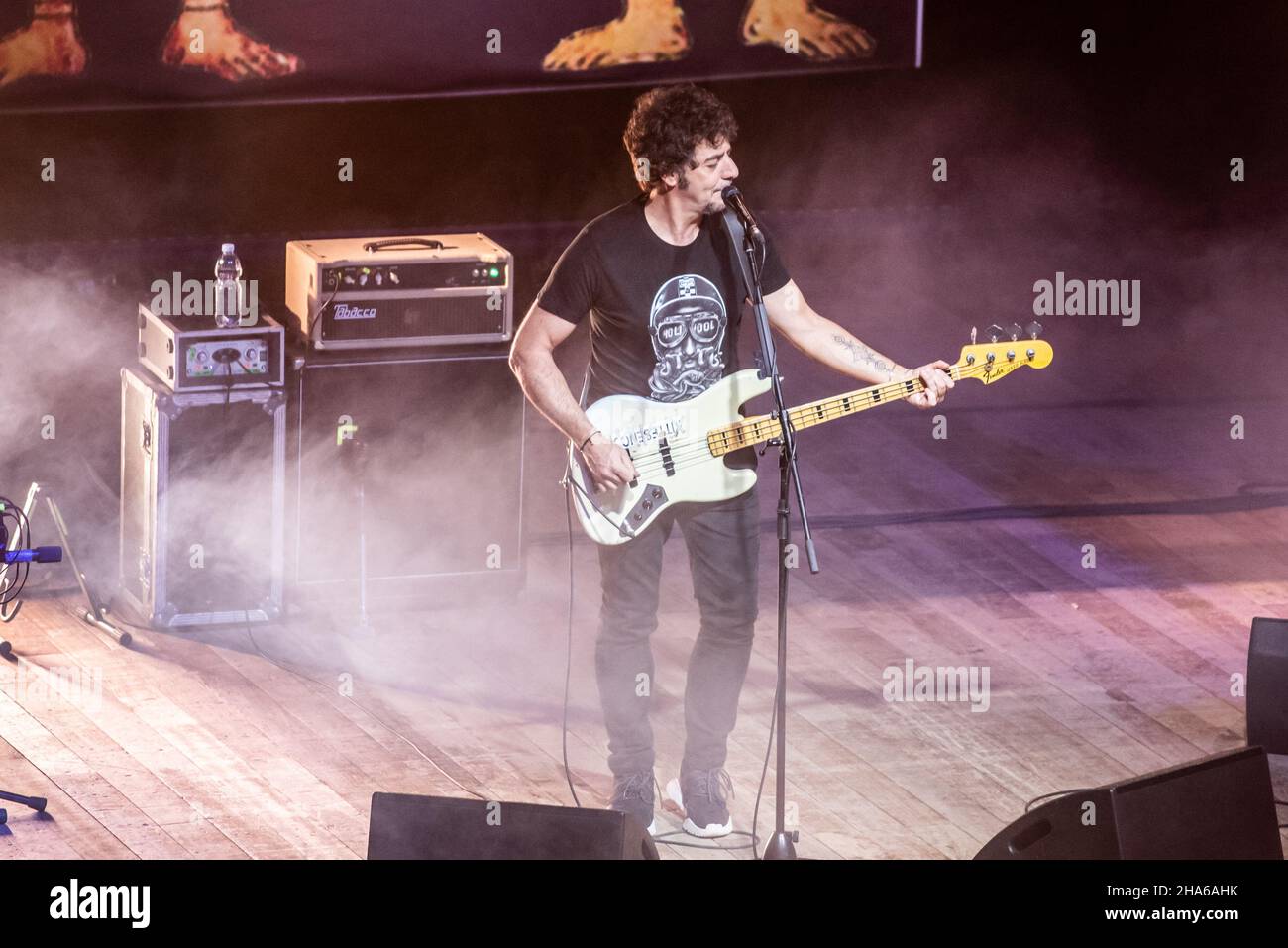 Italian opera pop singer hi-res stock photography and images - Alamy