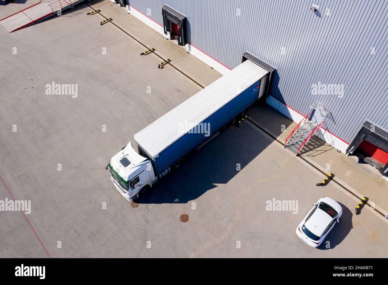 Supermarket aerial shot hi-res stock photography and images - Alamy