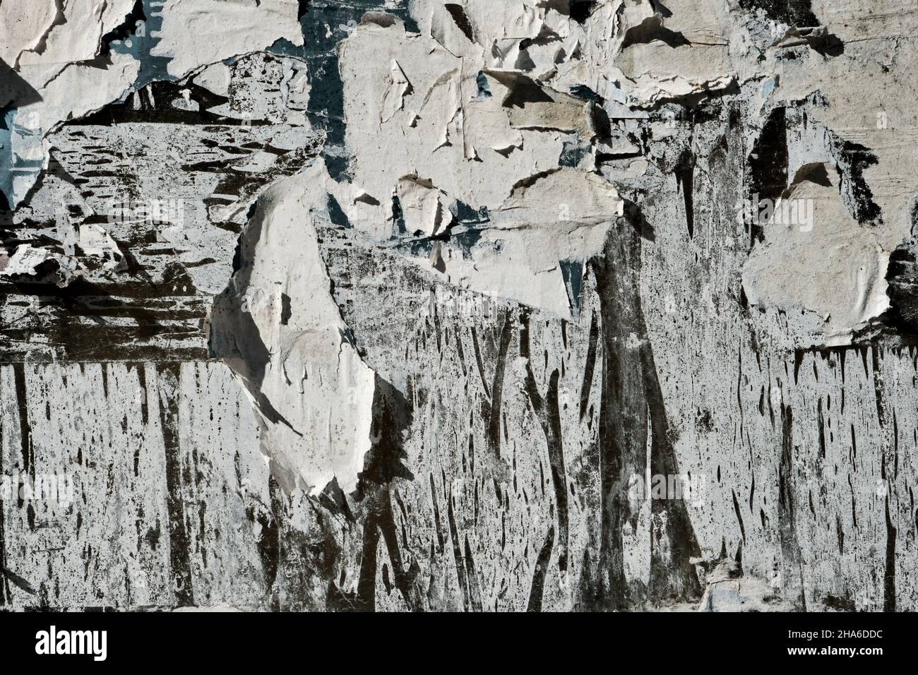 Peeling poster layers hi-res stock photography and images - Alamy