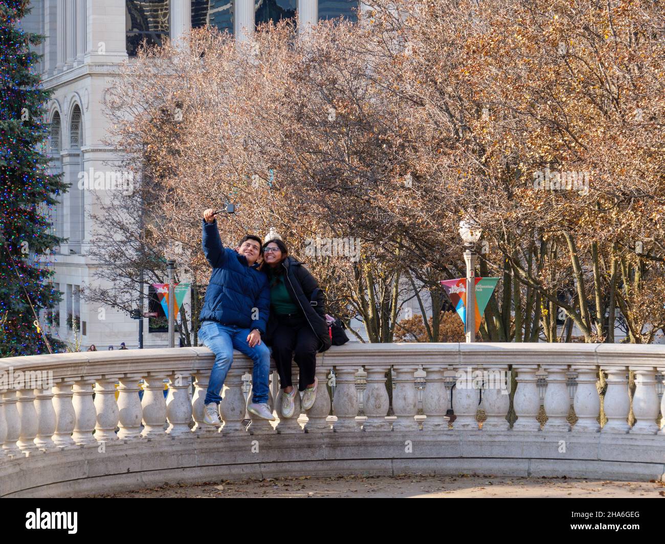 Young couple taking a selfie. Millennium Park, Chicago, Illinois Stock ...