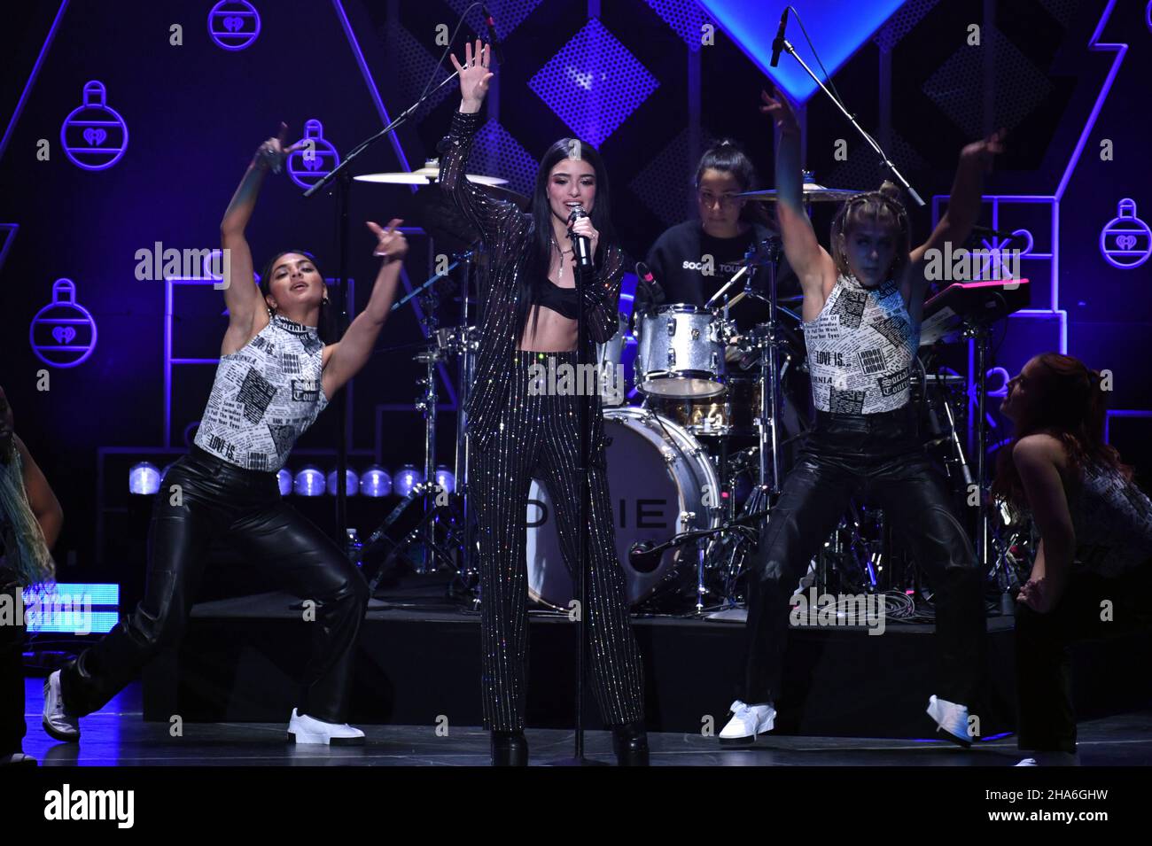 The damelio show hi-res stock photography and images - Alamy