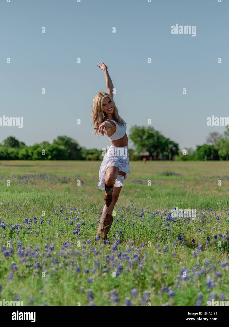 Blonde cowgirl hi-res stock photography and images - Alamy