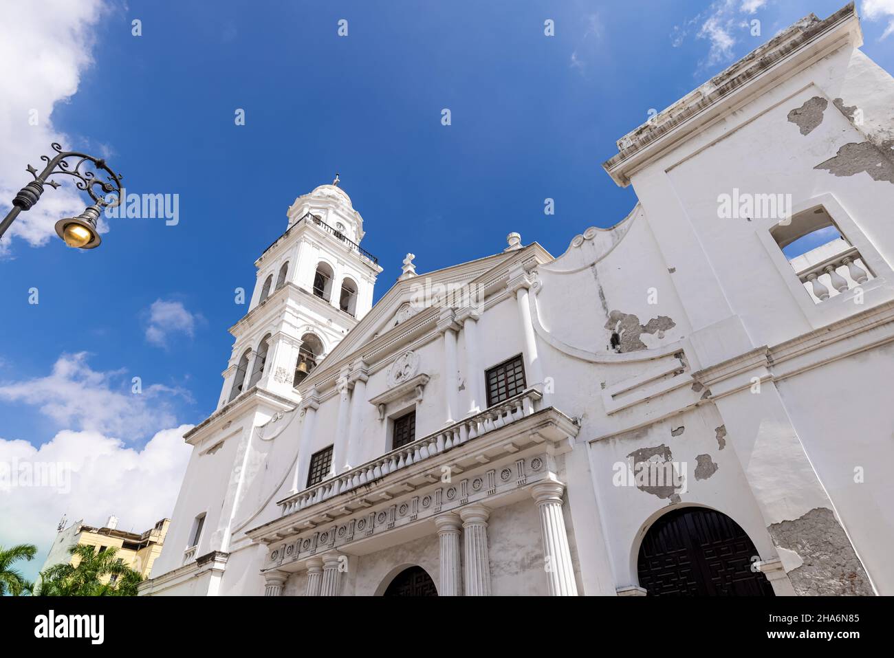 Veracruz, colorful streets and colonial houses in historic city center ...