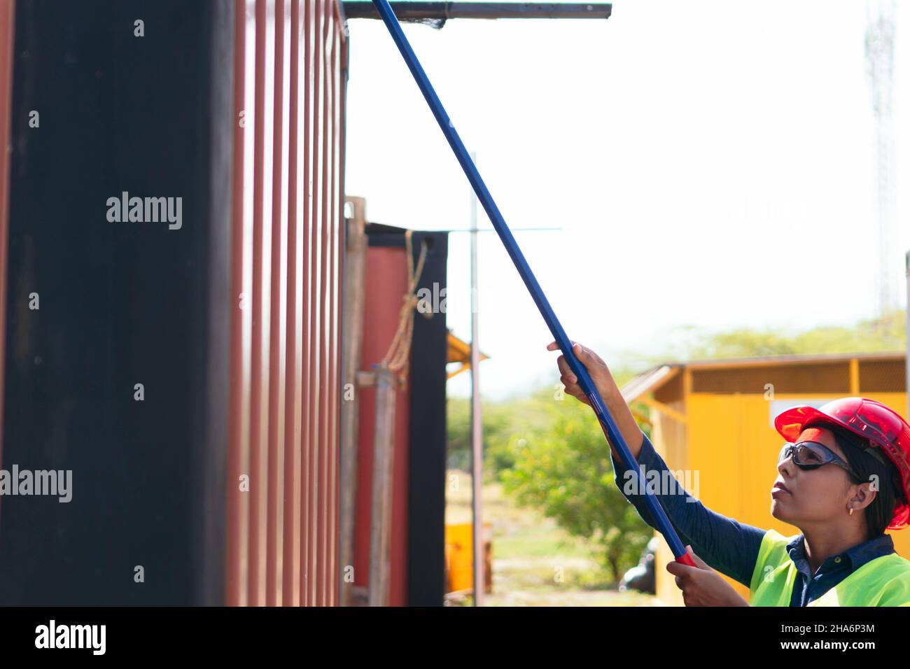 Woman engineer hispanic industry hi-res stock photography and images ...