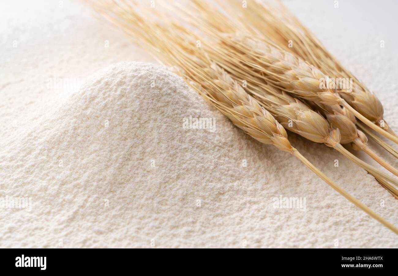 Sifting wheat hi-res stock photography and images - Alamy