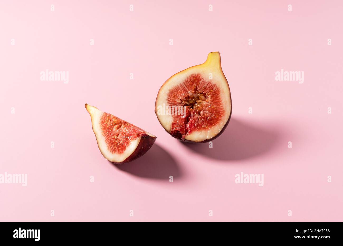 Cut figs placed on a pink background. Image of figs Stock Photo - Alamy