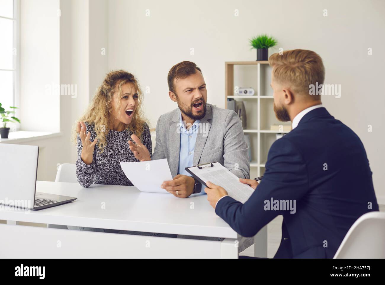 Bank employee hi-res stock photography and images - Alamy