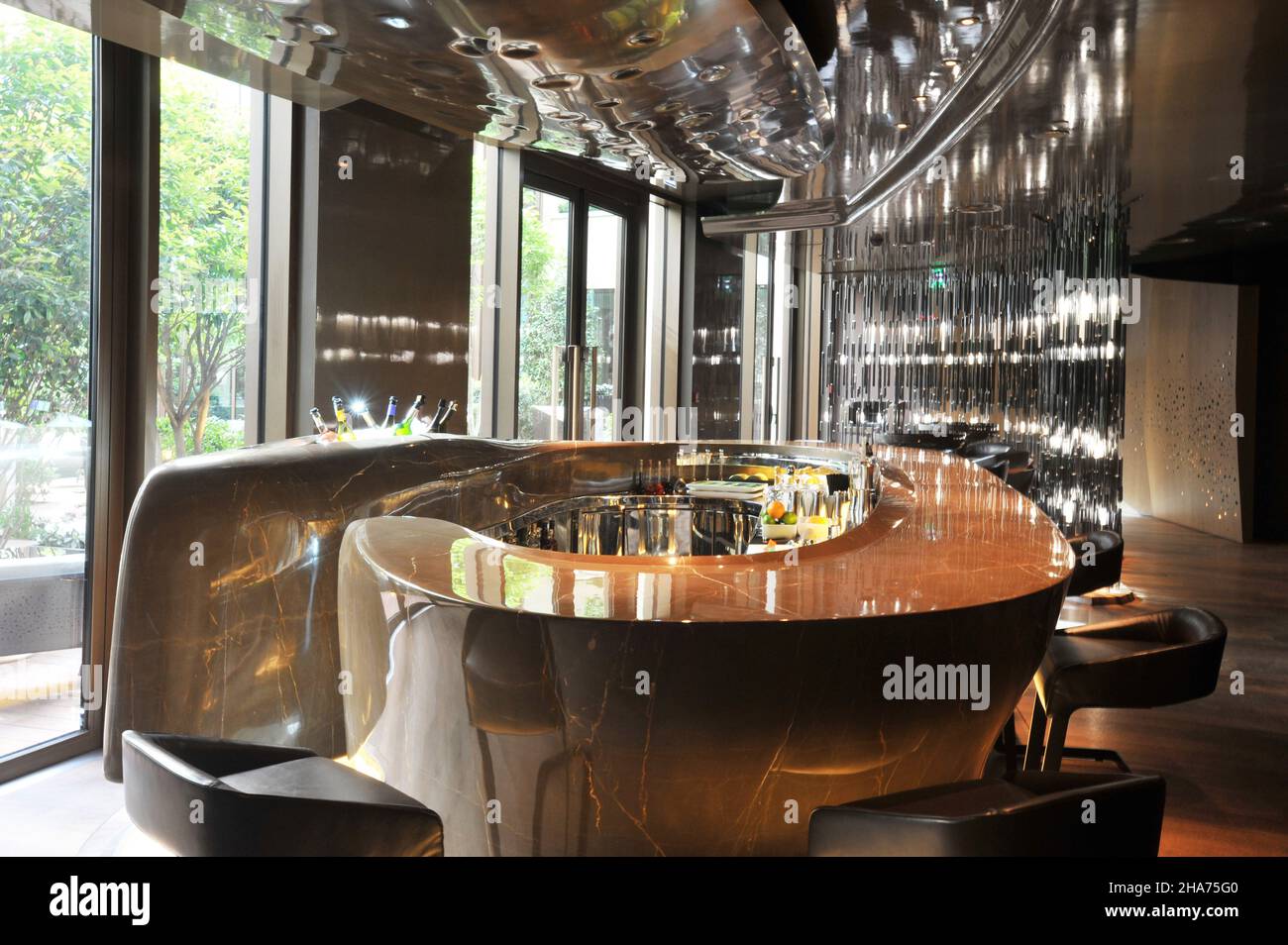 FRANCE. PARIS (75) 8TH DISTRICT. HOTEL MANDARIN ORIENTAL. THE BAR 8 ...