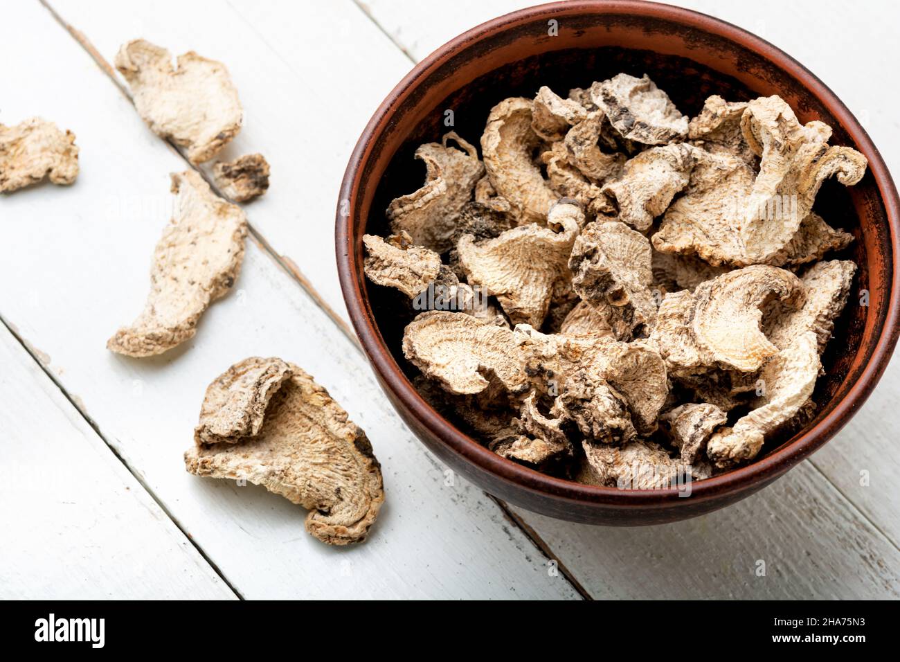 Dry bryonia root, homeopathic herbs in herbal medicine. Healing herbs ...