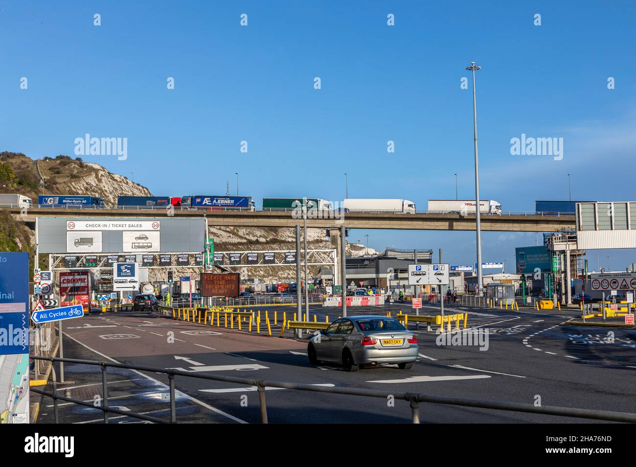Lorries queueing to get into the port of Dover, Kent, UK Stock Photo ...