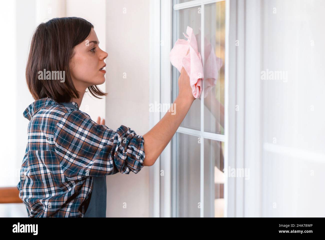 Girl is washing and cleaning the windows Stock Photo - Alamy