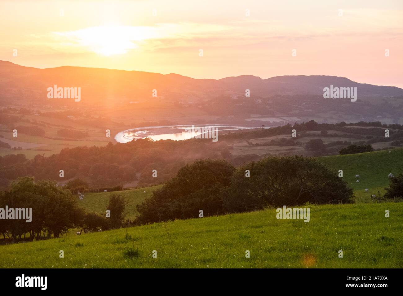 Sunset,sundown,sunsetting,golden light,rural,countryside,view,viewpoint ...