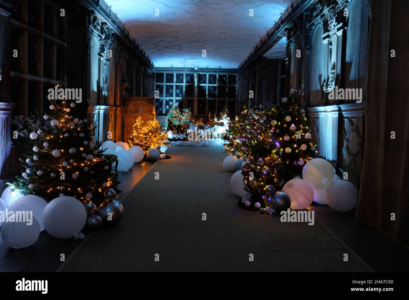 Interior of haddon hall hi-res stock photography and images - Alamy