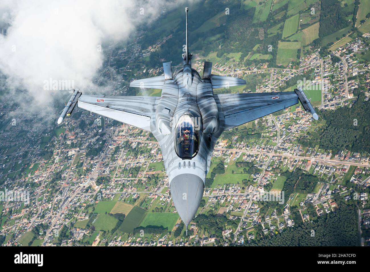 A F-16 Fighting Falcon fighter jet from the 31st Tactical Air Base of ...