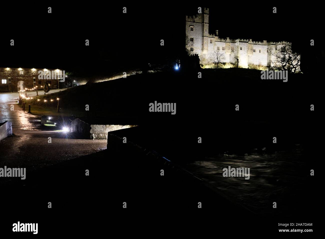 English manor house in winter night hi-res stock photography and images ...