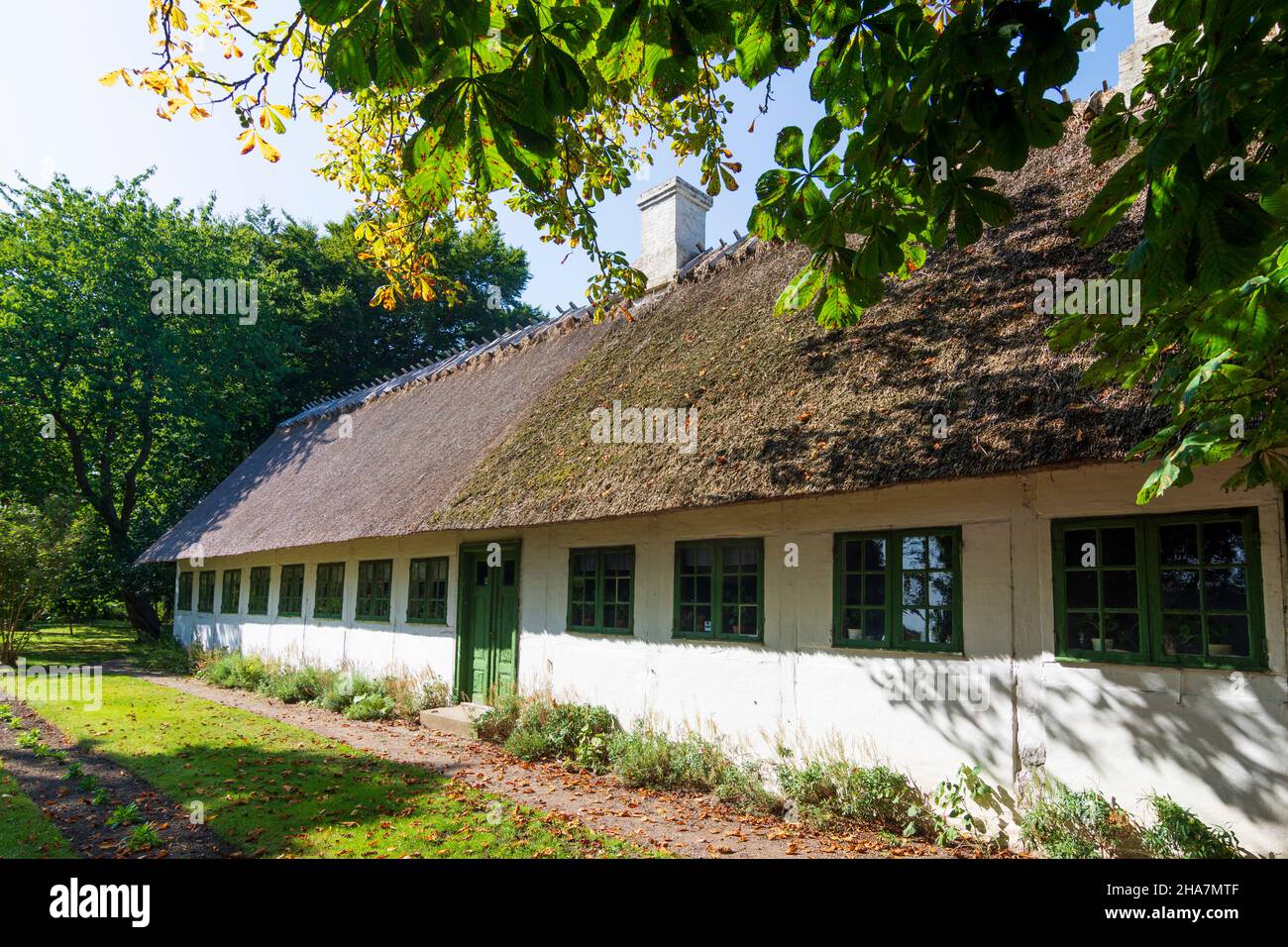 Vordingborg: thatched roof farmhouse in open air museum Museumsgarden ...