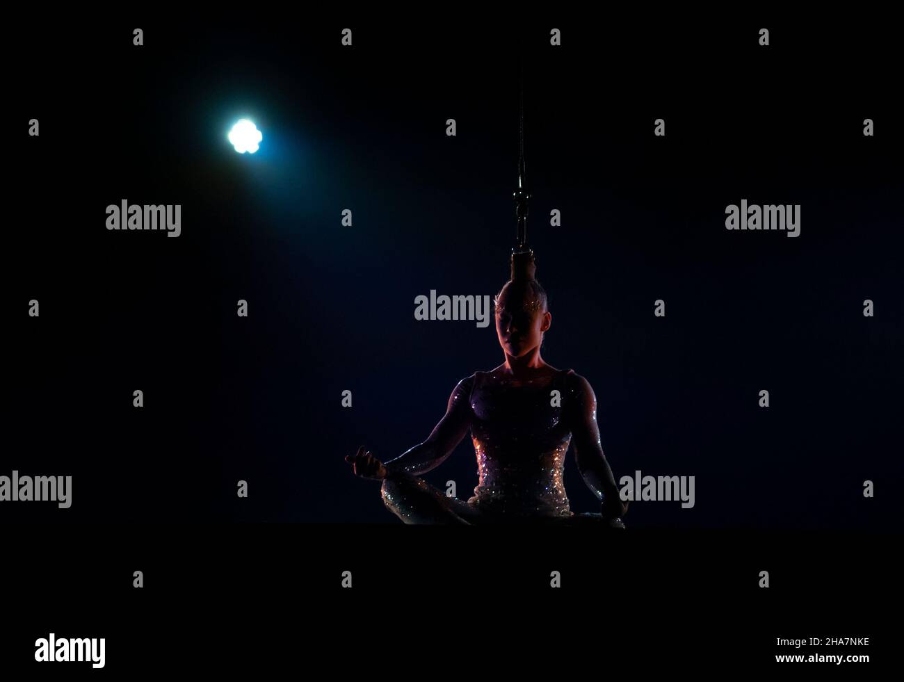 Cirque soleil hair suspension hi-res stock photography and images - Alamy