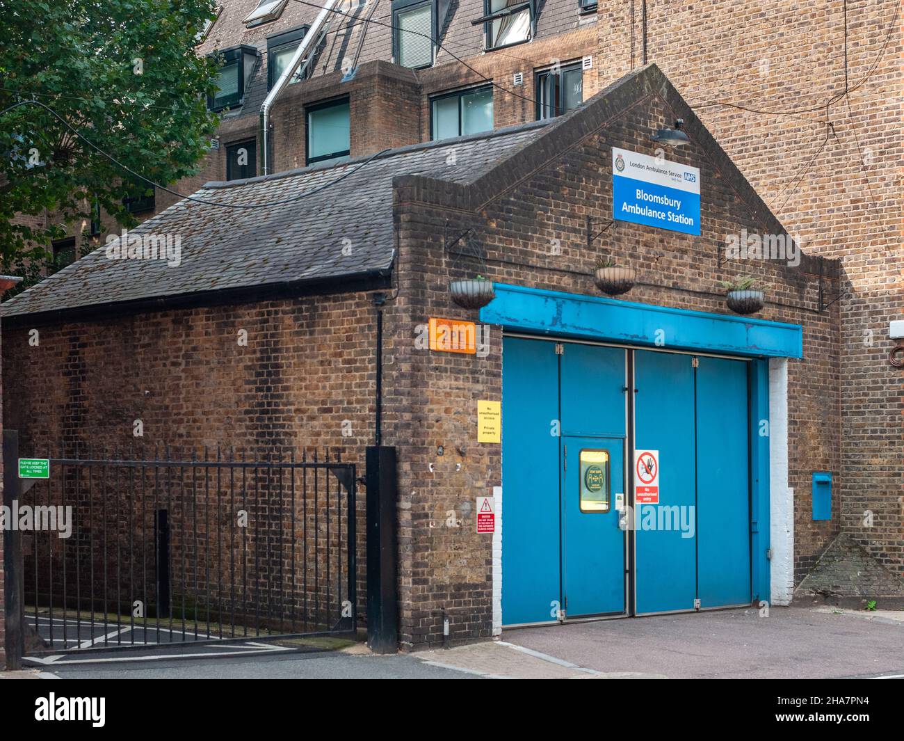 Ambulance station hi-res stock photography and images - Alamy