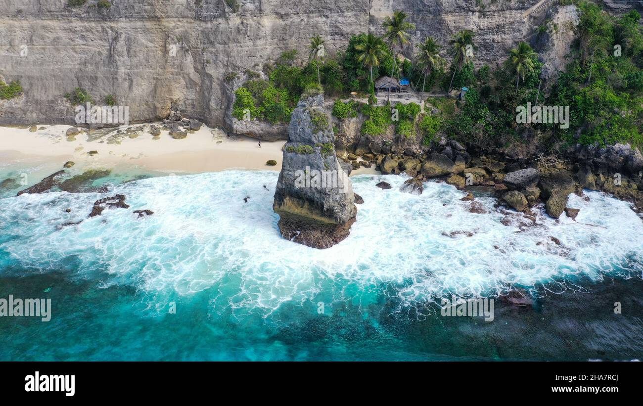 Beautiful exotic beach view from above, Diamond beach, aerial view Nusa ...