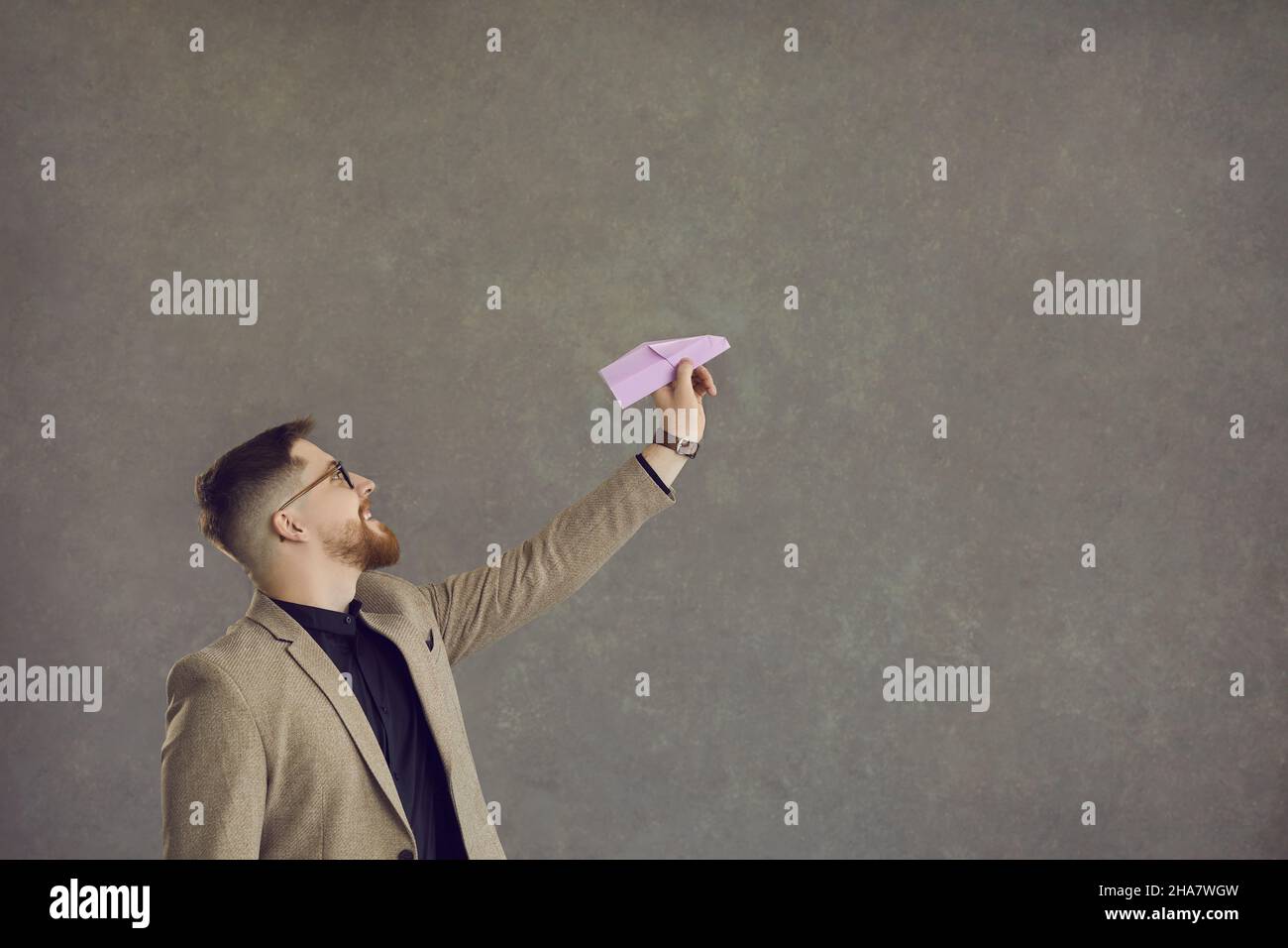 Flying paper plane hi-res stock photography and images - Alamy