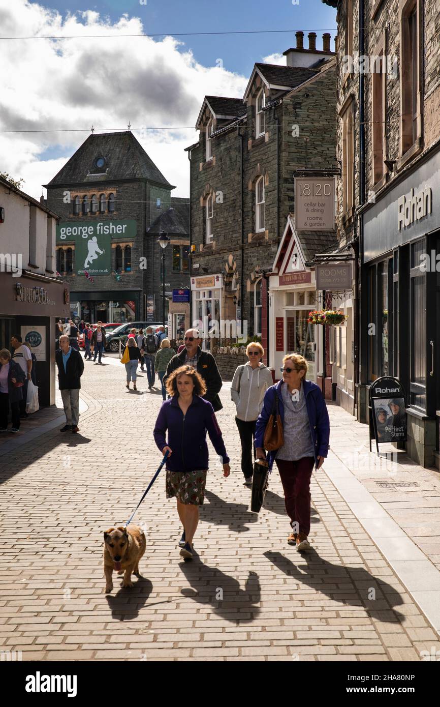 UK, Cumbria, Allerdale, Keswick, Lake Road, shoppers on pedestrianised ...