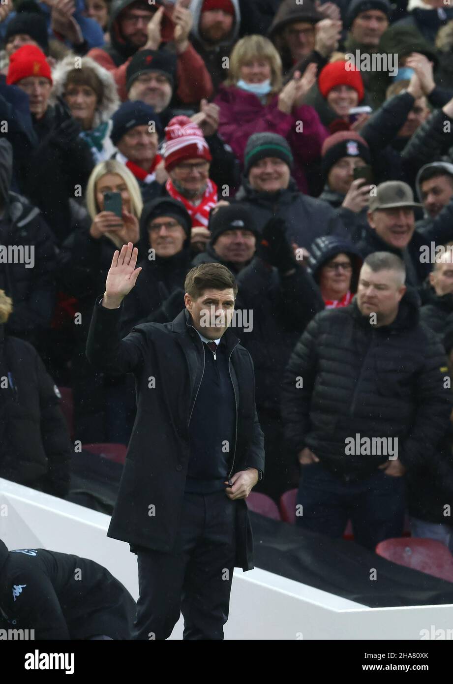 Liverpool crowd 2022 anfield hi-res stock photography and images - Alamy