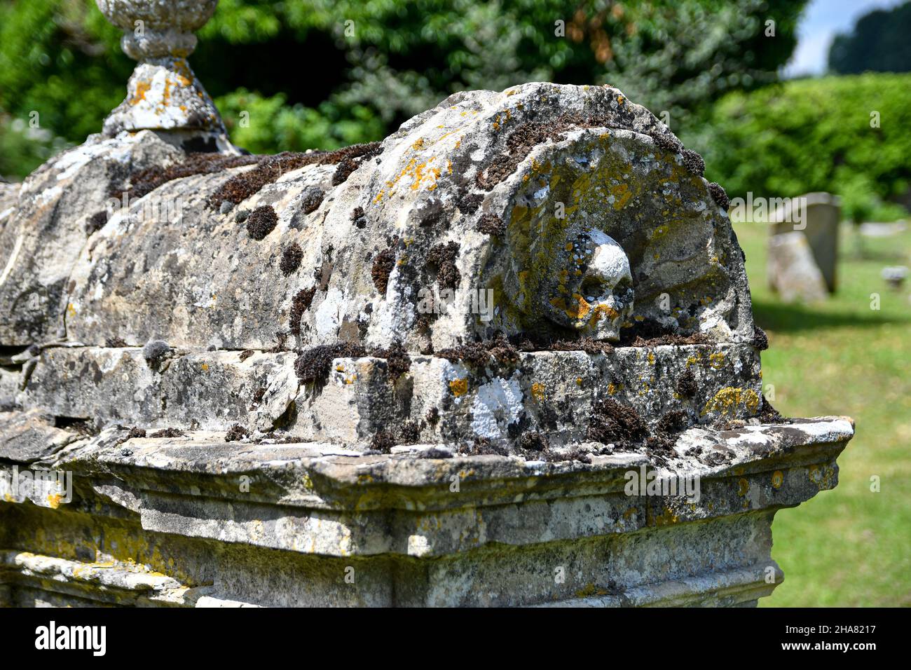 Stone skull detail on a bale tomb Stock Photo - Alamy