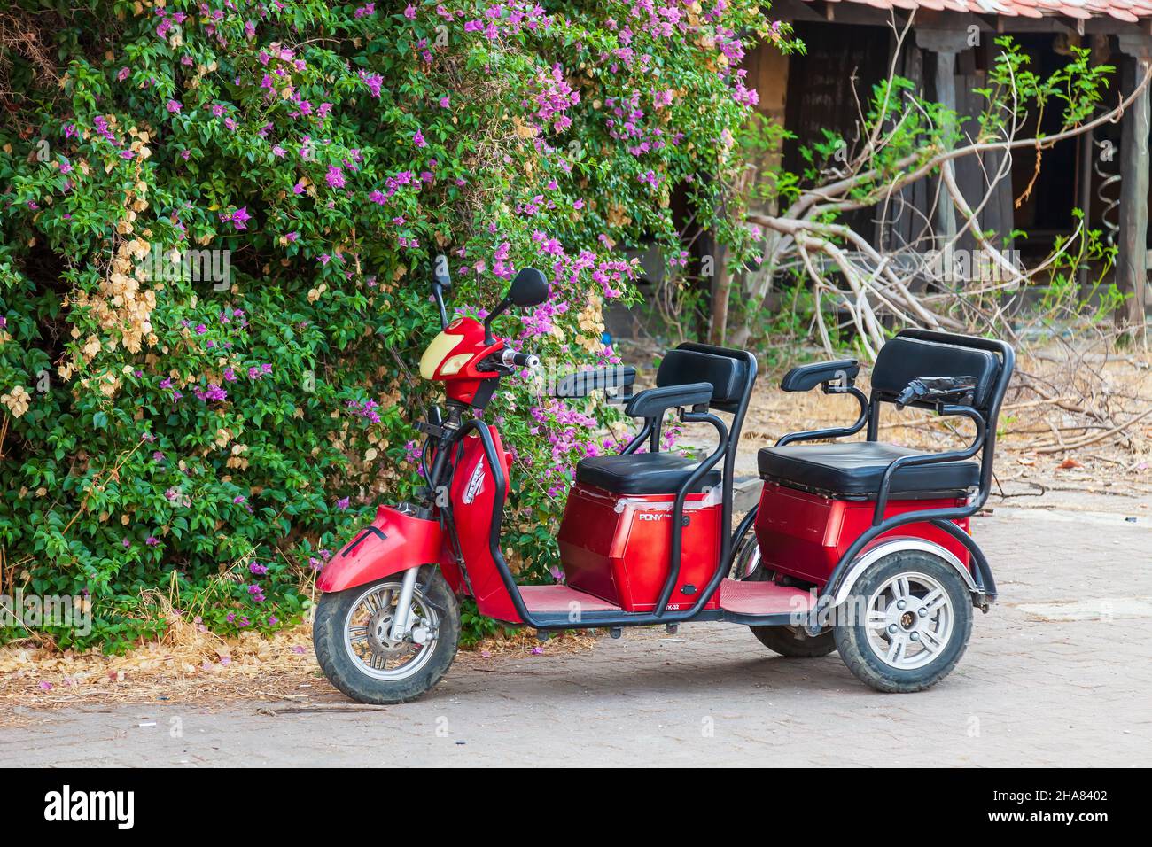 E rickshaw india hi-res stock photography and images - Alamy