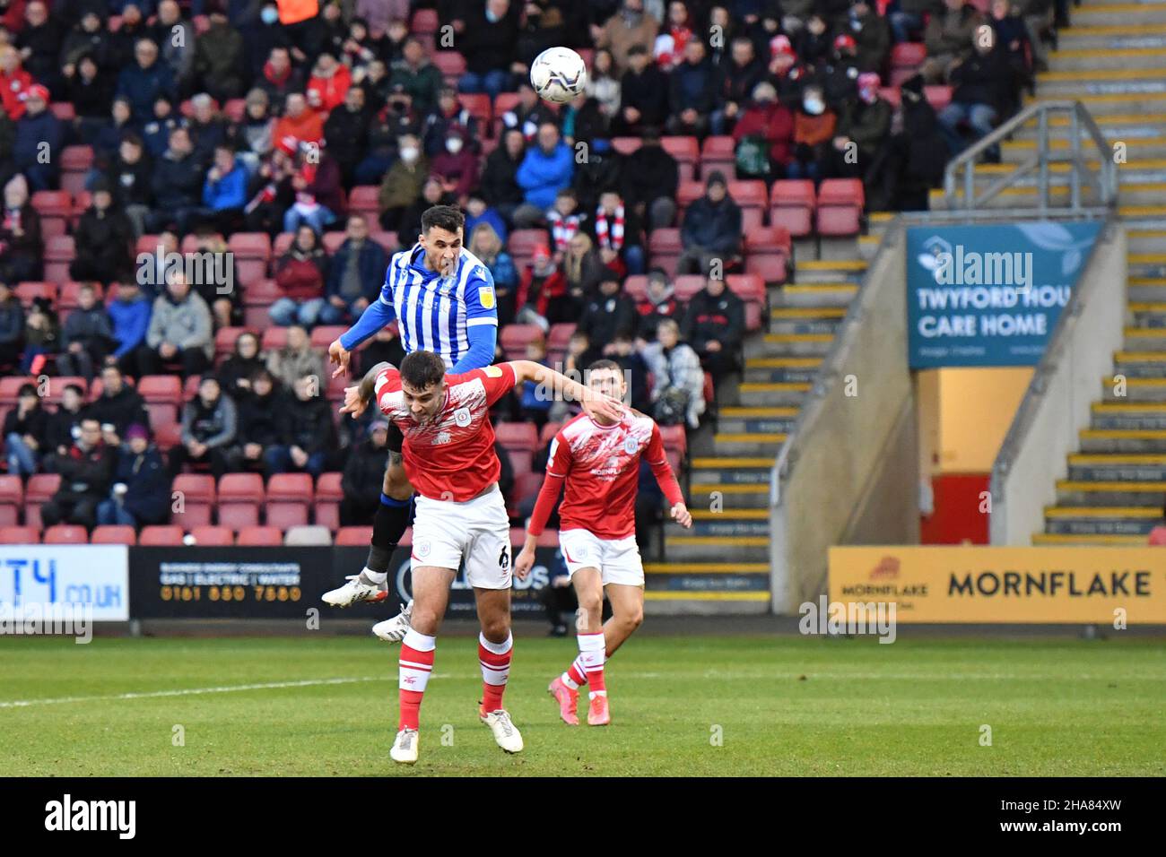 Lee Gregory #9 of Sheffield Wednesday heads the ball Stock Photo - Alamy