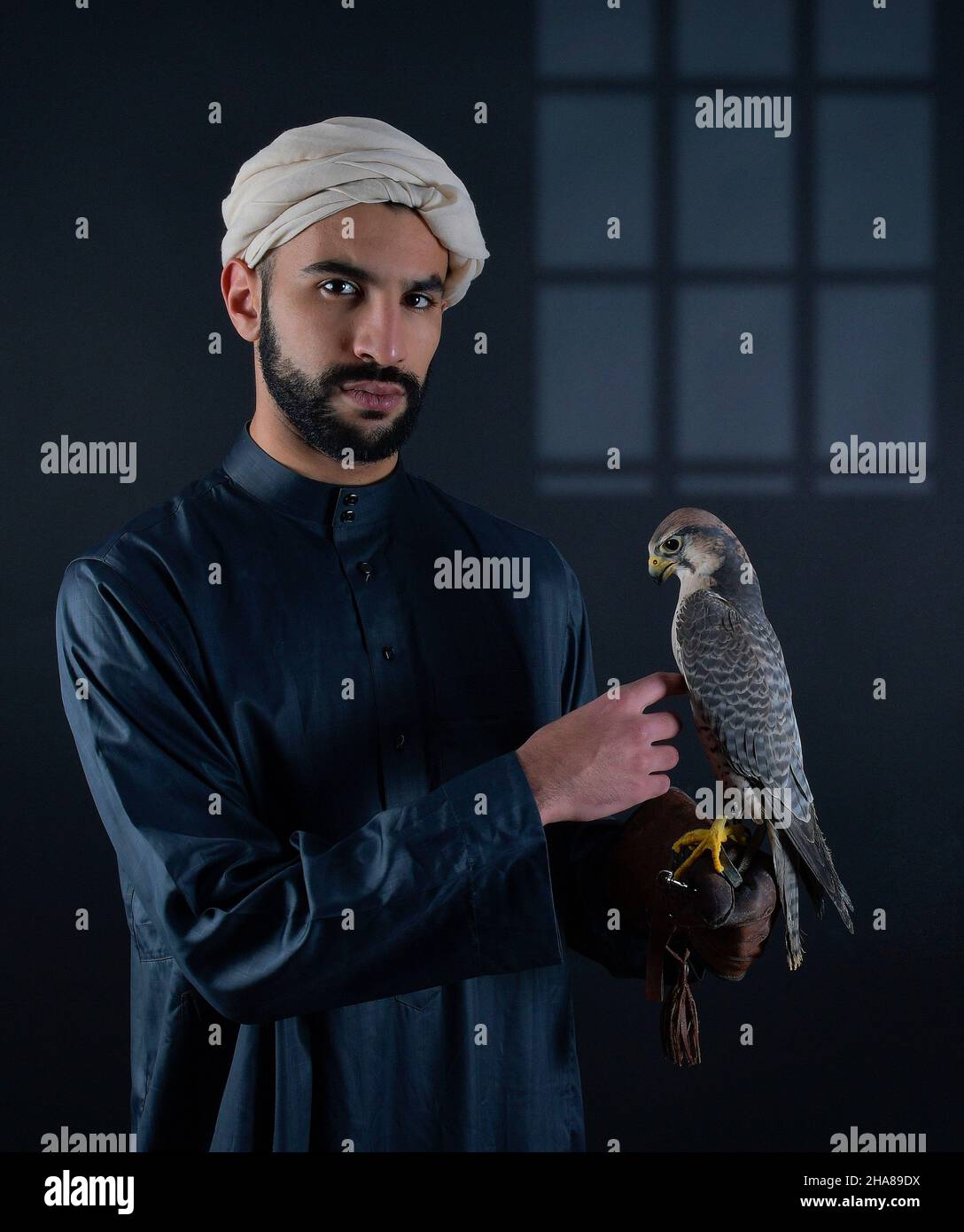 Falconer tradition hi-res stock photography and images - Alamy