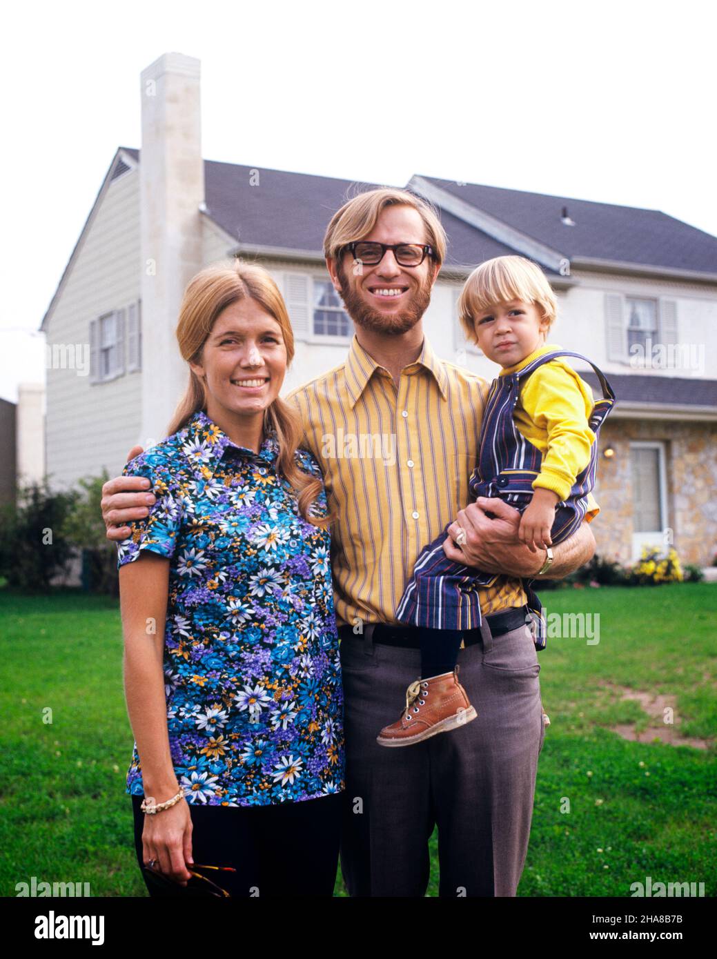 Vintage son mom dad hi-res stock photography and images - Alamy