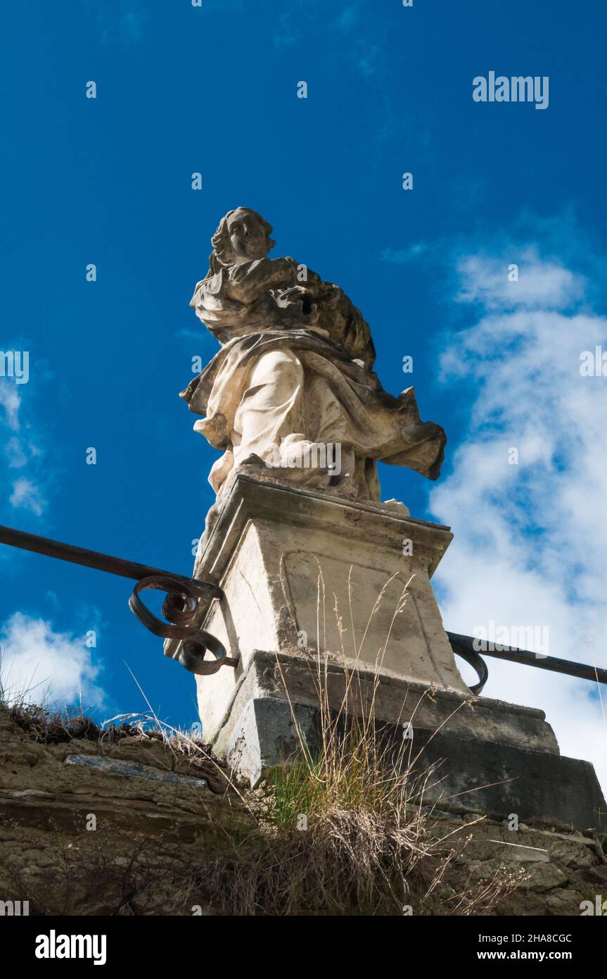 On monumental stone pedestal hi-res stock photography and images - Alamy