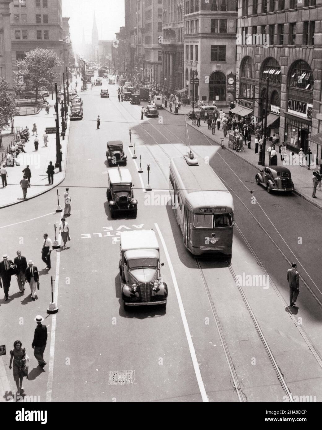 New york city trolley car 1930s hi-res stock photography and images - Alamy