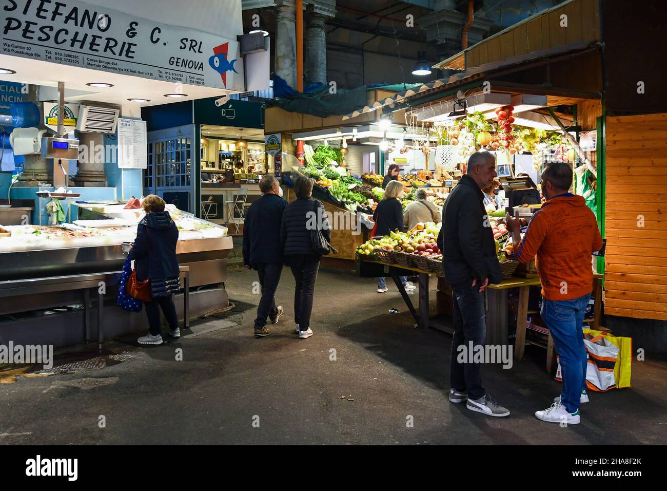 Genoa market hi-res stock photography and images - Alamy