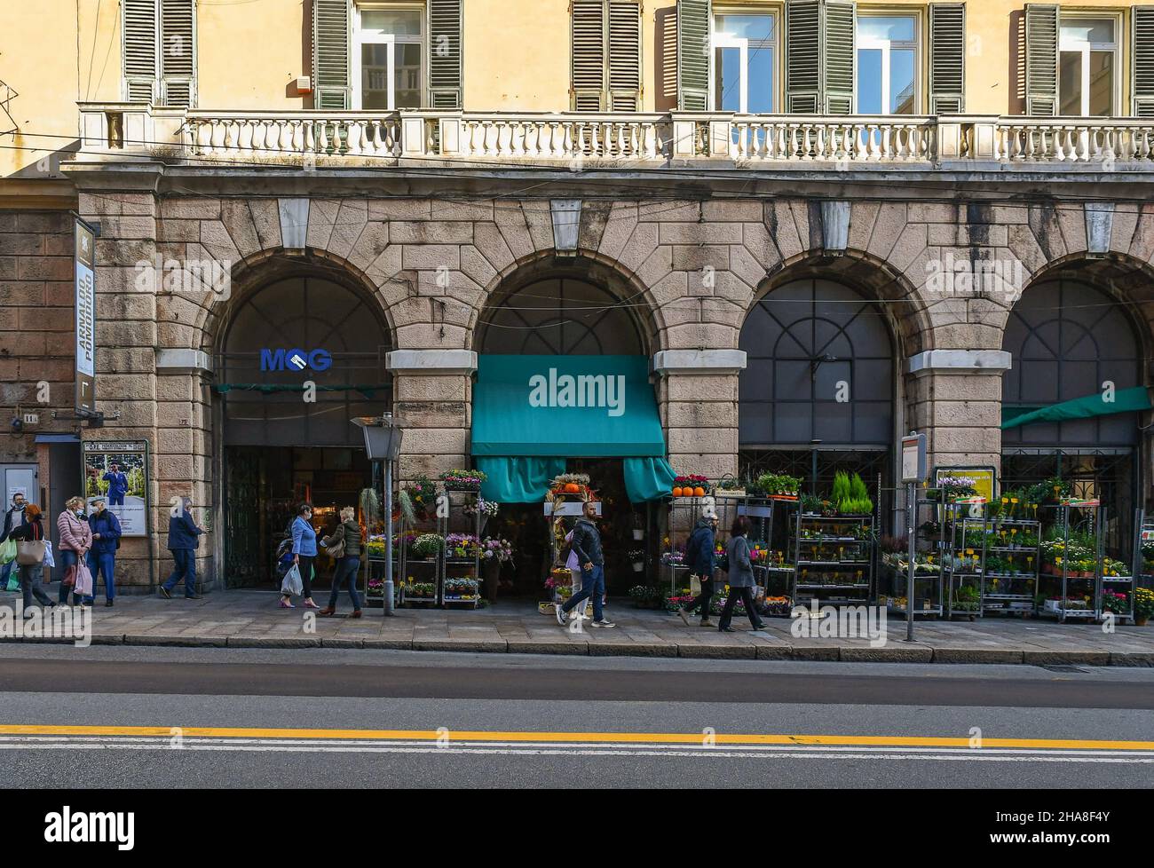 Genoa market hi-res stock photography and images - Alamy