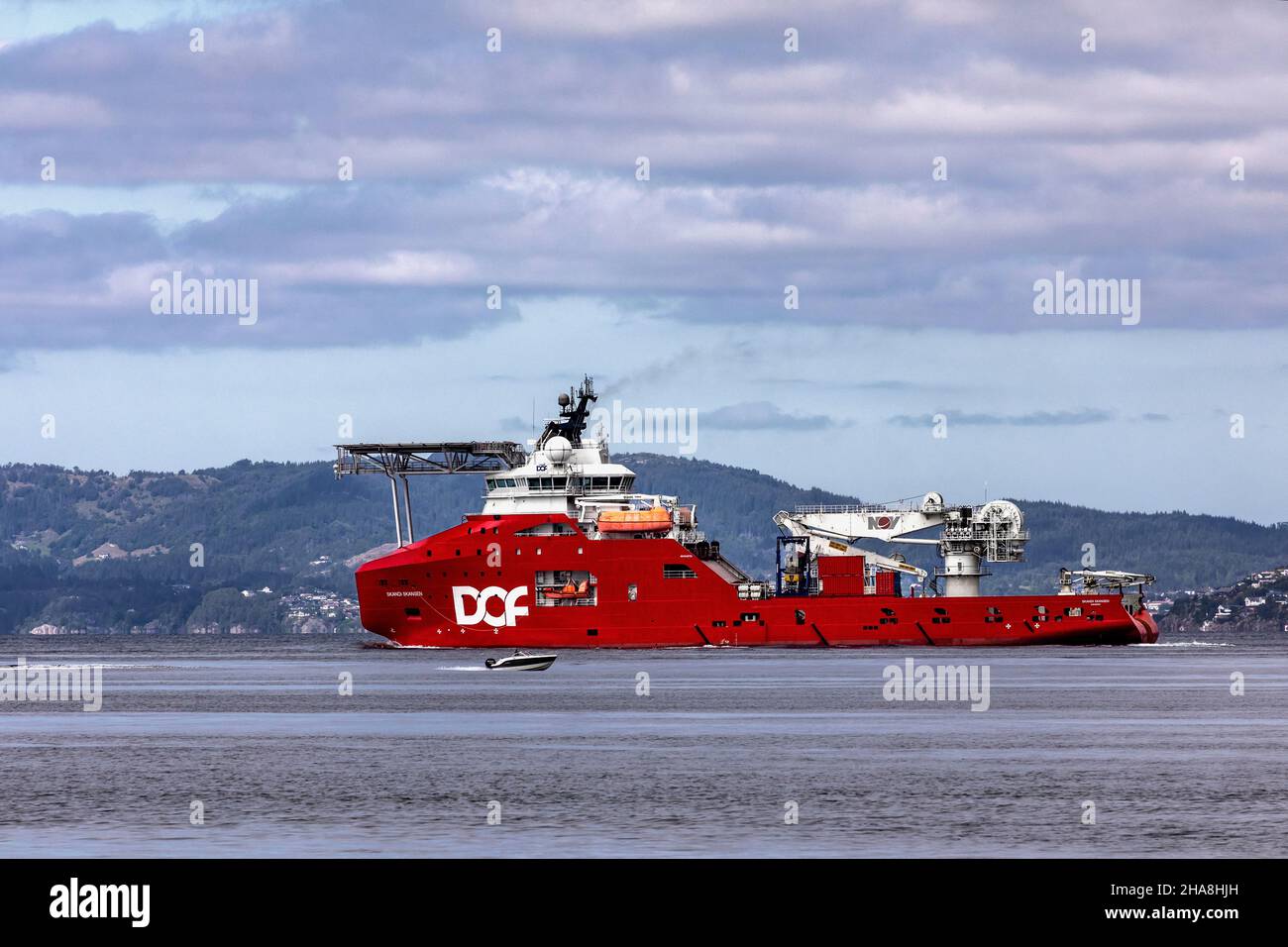 Offshore AHTS supply vessel CSV construction support vessel Skandi ...