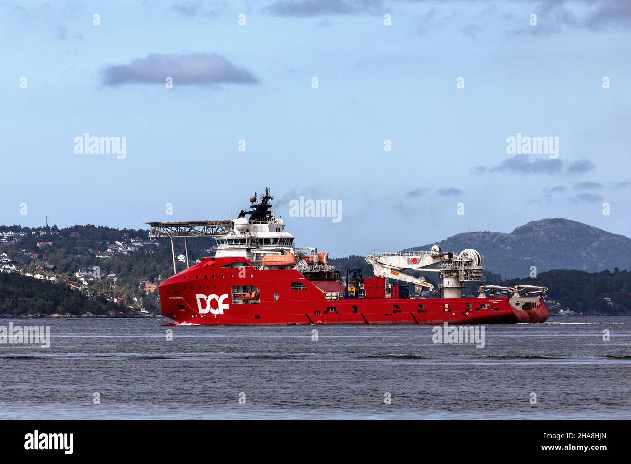 Offshore AHTS supply vessel CSV construction support vessel Skandi ...